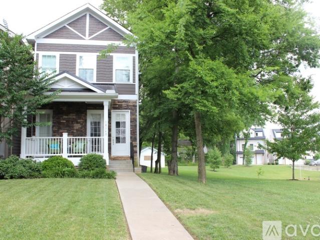 4 BR, 3.5 BA Apartment 1814 B Elliott Avenue, Nashville, TN 37203