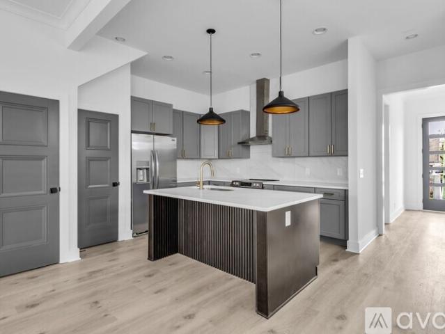 4 BR, 3.5 BA Apartment 2110 B 11 Th Avenue North, Nashville, TN 37208
