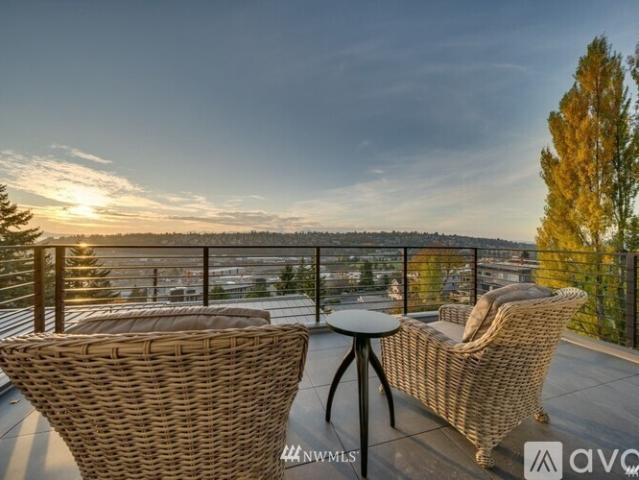 4 BR, 3.5 BA Apartment 2210 12 Th Avenue West, Unit QA Townhouse, Seattle, WA 98119