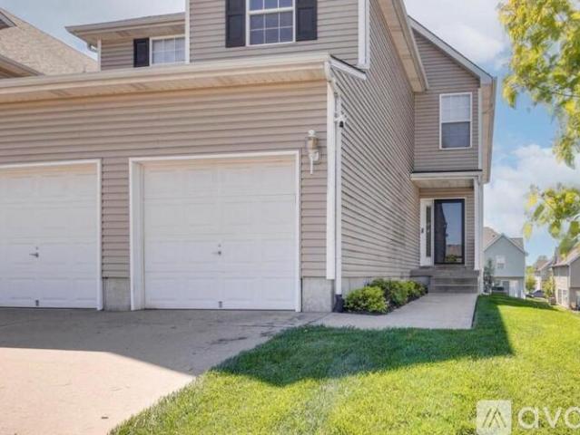 4 BR, 3.5 BA Apartment 2230 Southwest Suncatcher Road, Unit Suncatcher Flexible Furnished Townhouse, Lee's Summit, MO 64082