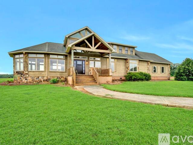 4 BR, 3.5 BA Apartment 3698 Bush River Rd, Kinards, SC 29355