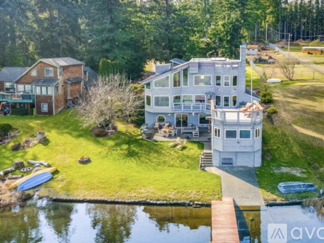 4 BR, 3.5 BA Apartment 4185 Redwood Drive, Clinton, WA 98236
