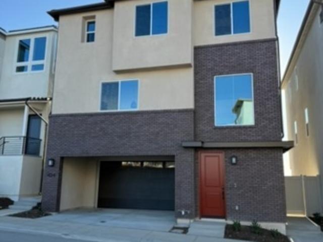 4 BR, 3.5 BA Apartment 424 Bunsen St, San Marcos, CA 92078