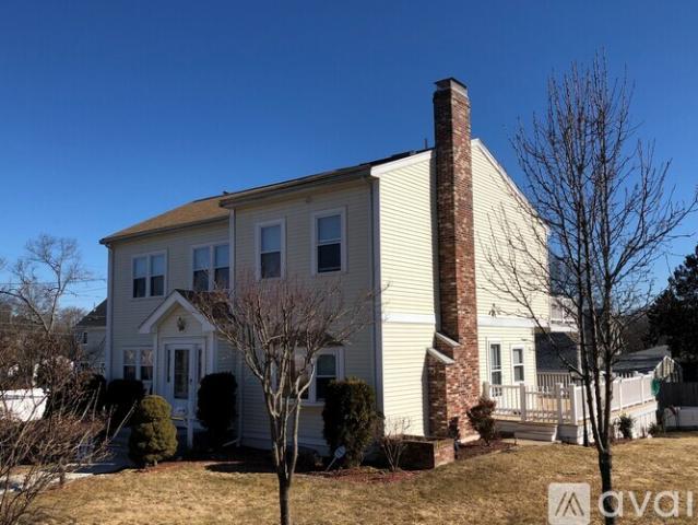 4 BR, 3.5 BA Apartment 42 Etna Rd, Dedham, MA 02026