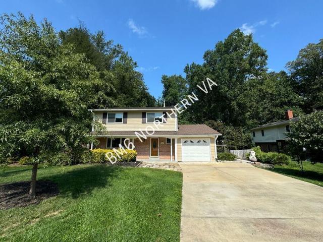 4 BR, 3.5 BA Apartment 5406 Gainsborough Dr, Fairfax, VA 22032