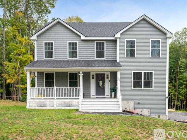 4 BR, 3.5 BA Apartment 576 Main Street, Danville, NH 03819
