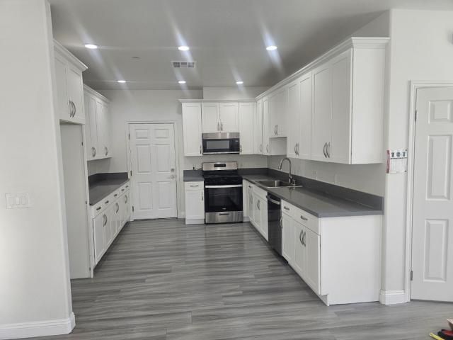 4 BR, 3.5 BA Apartment 572 North Teakwood Avenue U1, Rialto, CA 92376