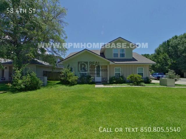 4 BR, 3.5 BA Apartment 58 4th St, Shalimar, FL 32579