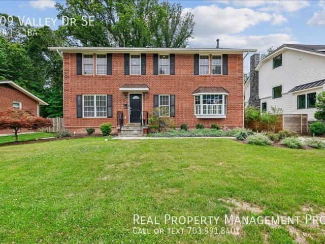 4 BR, 3.5 BA Apartment 609 Valley Dr SE, Vienna, VA 22180