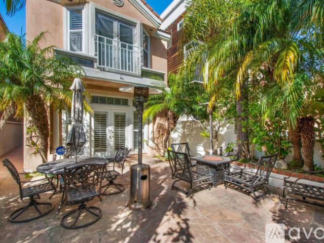 4 BR, 3.5 BA Apartment 603 10th St, Huntington Beach, CA 92648