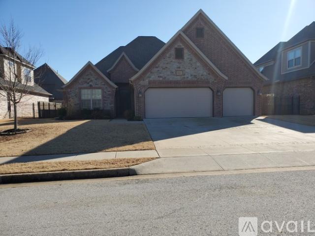 4 BR, 3.5 BA Apartment 6524 West Coat Bridge, Rogers, AR 72758