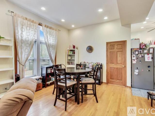 4 BR, 3.5 BA Apartment 733 North Hoyne Avenue, Unit 1, Chicago, IL 60612
