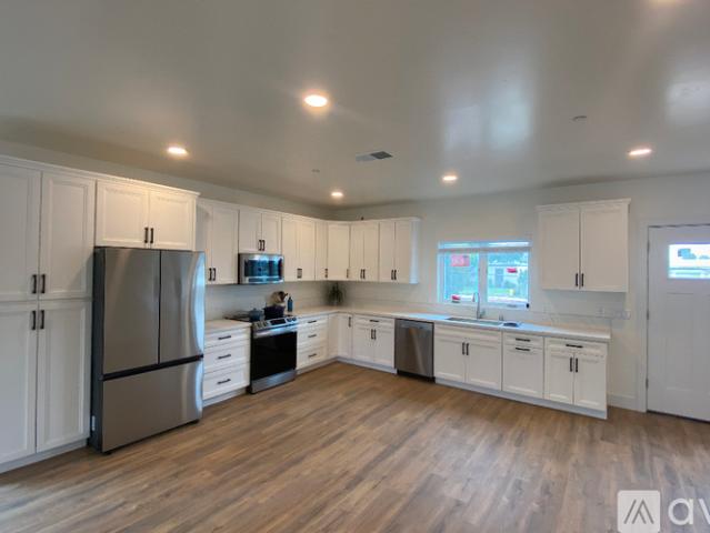 4 BR, 3.5 BA Apartment 770 Delaware St, Imperial Beach, CA 91932