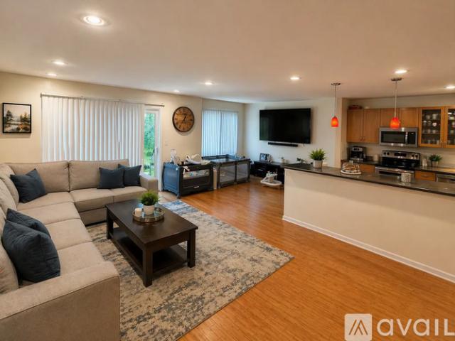 4 BR, 3.5 BA Apartment 878 Swan Lane, Unit 878 Swan, Deerfield, IL 60015