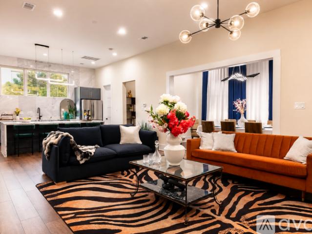 4 BR, 3.5 BA Apartment 915 Thompson St, Unit 915, Houston, TX 77007