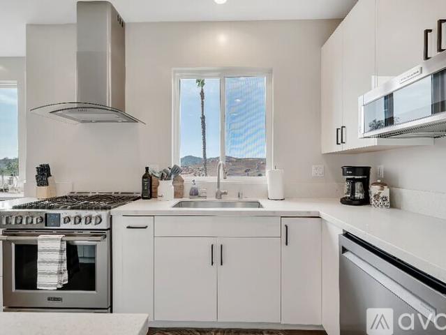 4 BR, 3.5 BA Apartment 940 Warwick Avenue, Thousand Oaks, CA 91360