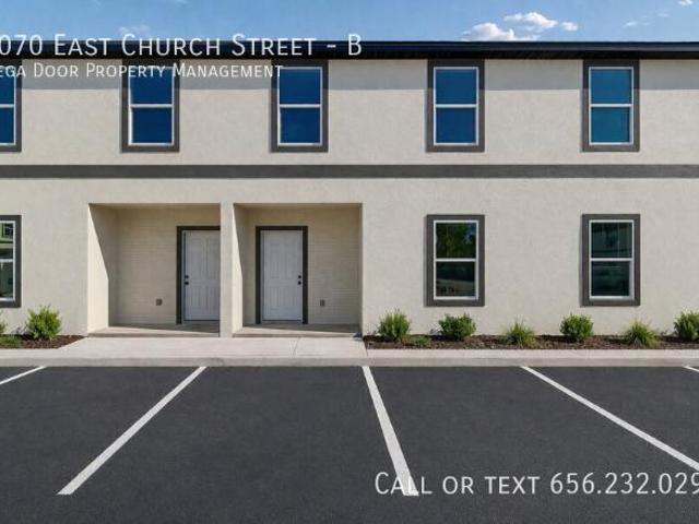 4 Br, 3 bath, Townhouse/Brownstone/RowHouse 1070 East Church Street