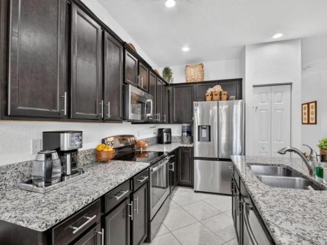4 Br, 3 bath, Townhouse/Brownstone/RowHouse 10139 Wellington Parc Drive