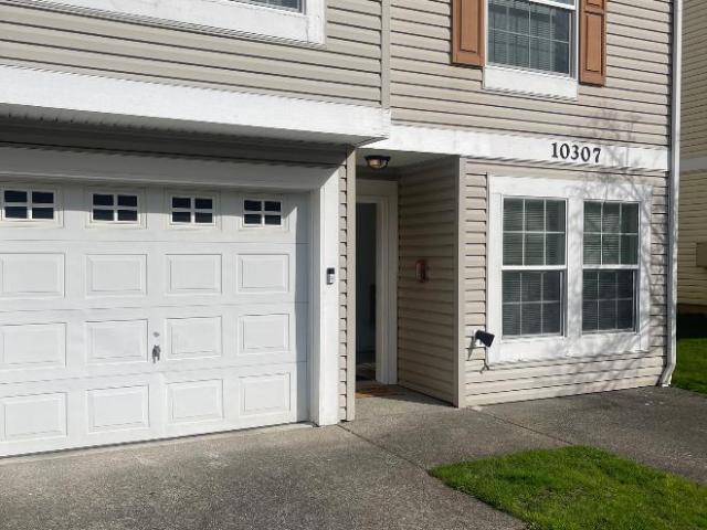 4 Br, 3 bath, Townhouse/Brownstone/RowHouse 10307 140th Street Court East