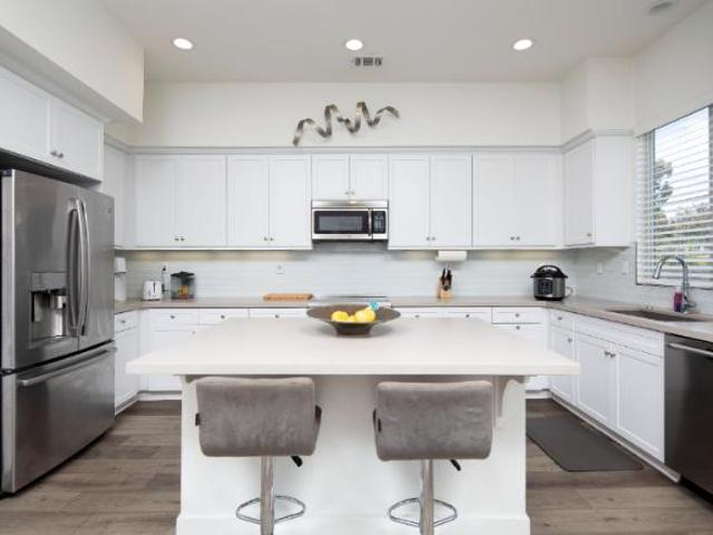 4 Br, 3 bath, Townhouse/Brownstone/RowHouse 1134 Sea Glass Way