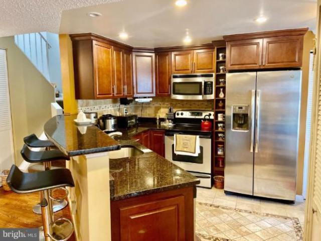 4 Br, 3 bath, Townhouse/Brownstone/RowHouse 12 Fifeshire Ct