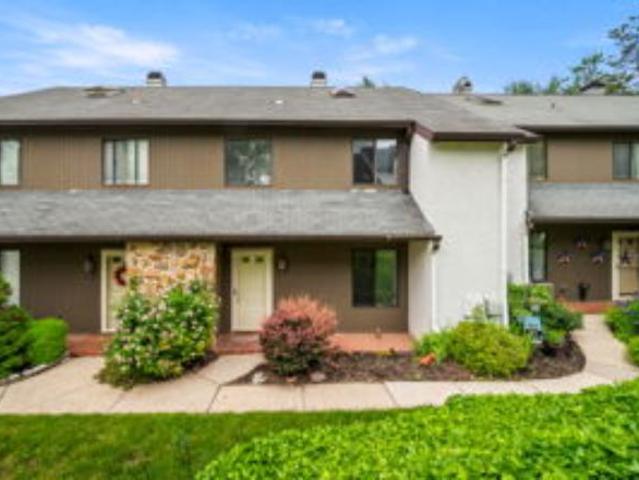 4 Br, 3 bath, Townhouse/Brownstone/RowHouse 132 Pinecrest Ln