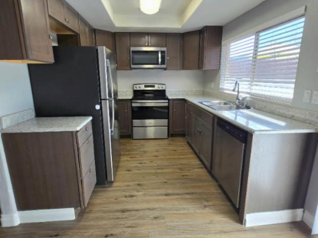 4 Br, 3 bath, Townhouse/Brownstone/RowHouse 1407 N Broadway