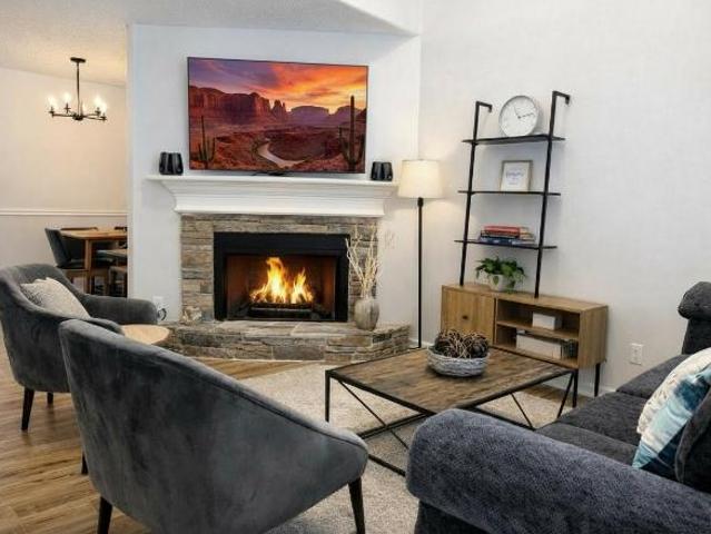 4 Br, 3 bath, Townhouse/Brownstone/RowHouse 156 Turtle Creek Drive