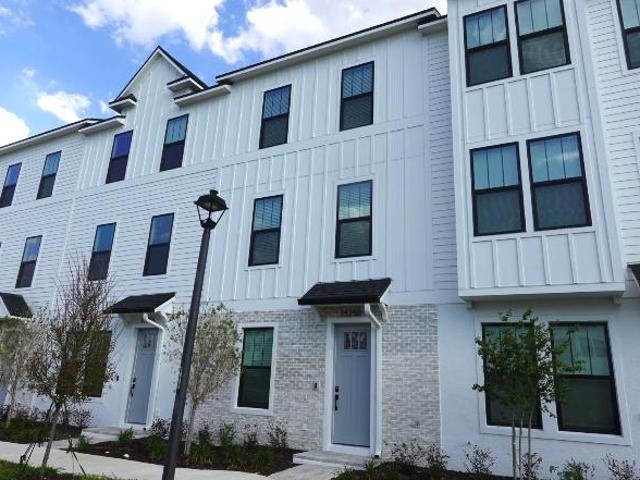 4 Br, 3 bath, Townhouse/Brownstone/RowHouse 15250 Groveside Road