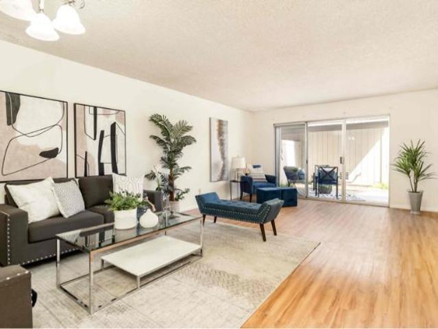 4 Br, 3 bath, Townhouse/Brownstone/RowHouse 17311 Caminito Canasto