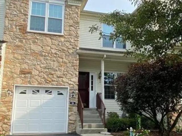 4 Br, 3 bath, Townhouse/Brownstone/RowHouse 186 Birchwood Dr