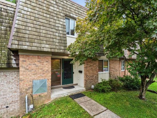 4 Br, 3 bath, Townhouse/Brownstone/RowHouse 19407 Battleridge Way