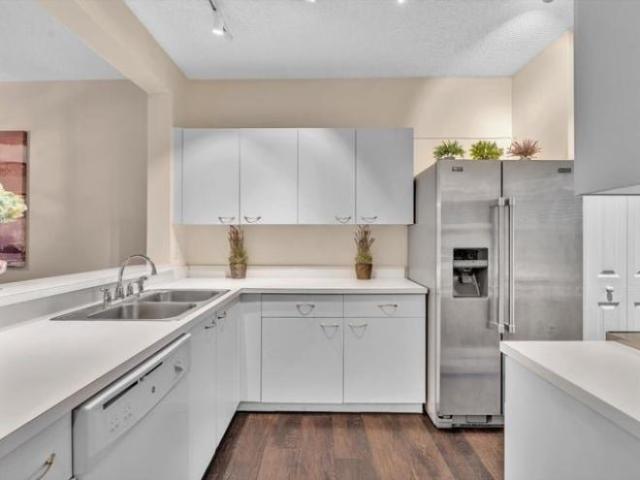 4 Br, 3 bath, Townhouse/Brownstone/RowHouse 20930 V?a Azalea