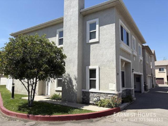 4 Br, 3 bath, Townhouse/Brownstone/RowHouse 20300 Vanowen Street