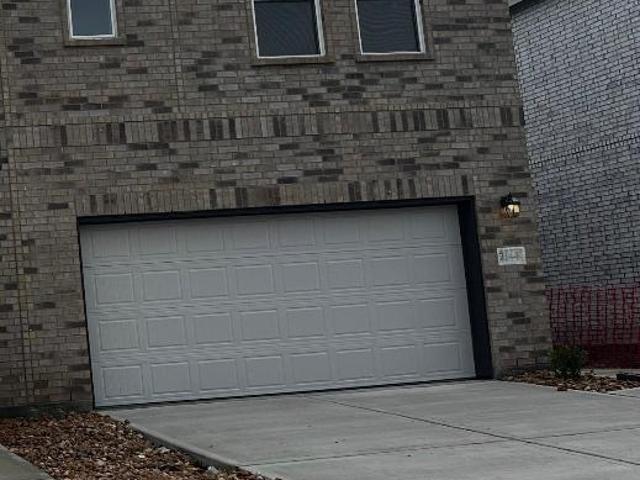 4 Br, 3 bath, Townhouse/Brownstone/RowHouse 2144 Salinas Dr