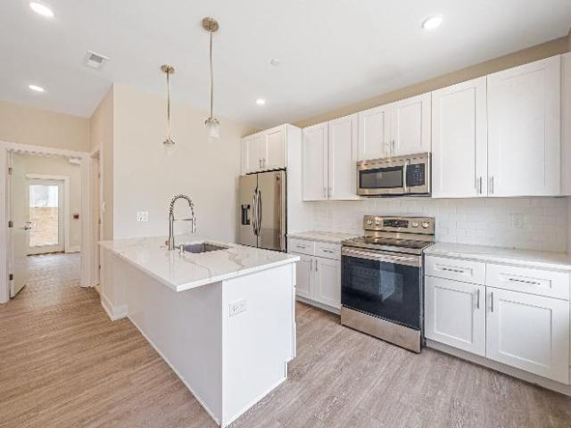 4 Br, 3 bath, Townhouse/Brownstone/RowHouse 2155 N Darien St