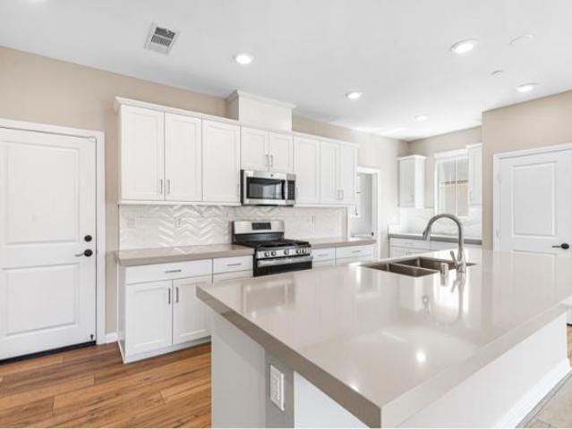 4 Br, 3 bath, Townhouse/Brownstone/RowHouse 2195 Bluestone Circle