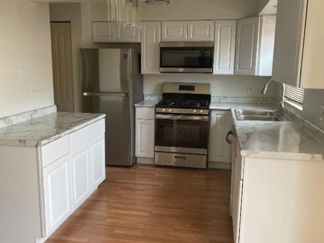 4 Br, 3 bath, Townhouse/Brownstone/RowHouse 2312 N Nagle