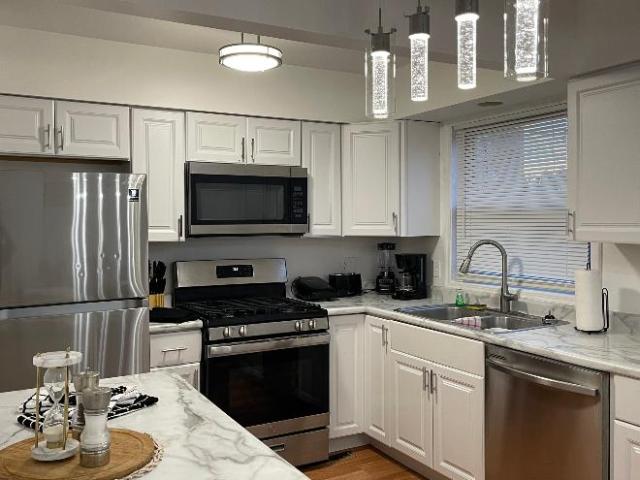4 Br, 3 bath, Townhouse/Brownstone/RowHouse 2312 N Nagle