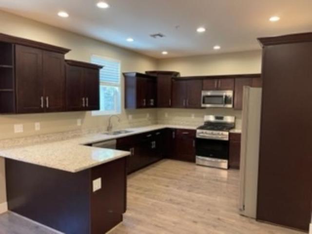 4 Br, 3 bath, Townhouse/Brownstone/RowHouse 2554 West Cripple Creek Drive