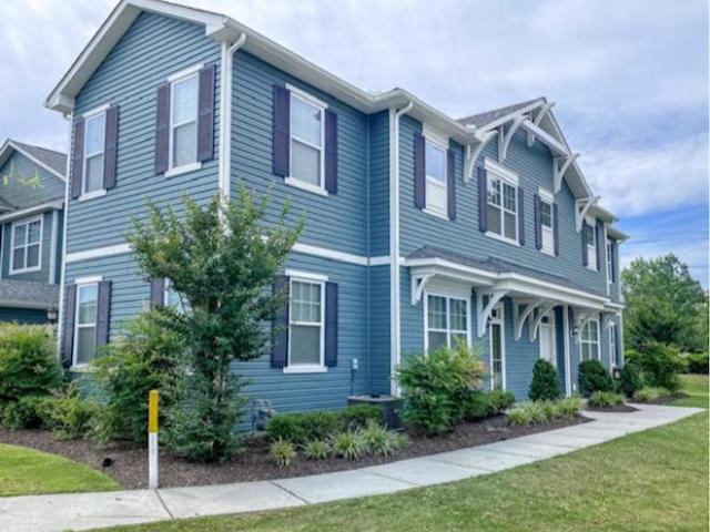 4 Br, 3 bath, Townhouse/Brownstone/RowHouse 2650 Leytonstone Drive