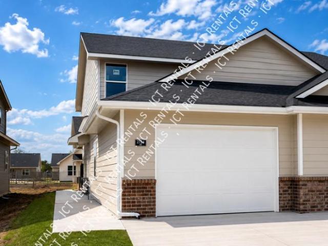 4 Br, 3 bath, Townhouse/Brownstone/RowHouse 2724 S Airman St