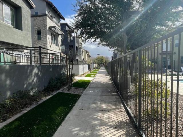4 Br, 3 bath, Townhouse/Brownstone/RowHouse 300 N Gila Springs Boulevard