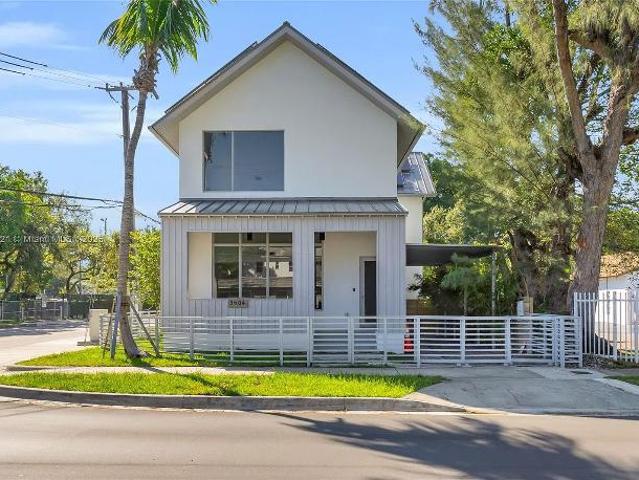 4 Br, 3 bath, Townhouse/Brownstone/RowHouse 3204 Plaza St