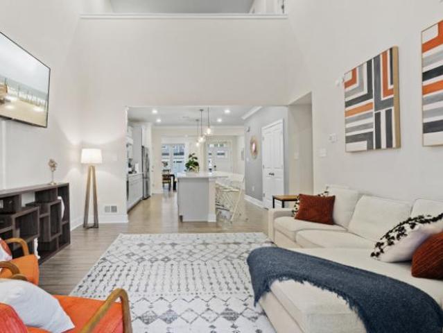 4 Br, 3 bath, Townhouse/Brownstone/RowHouse 32334 d Norman Ln