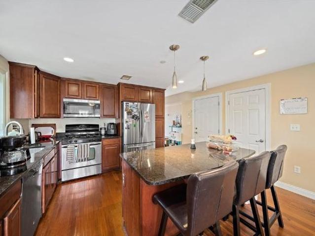4 Br, 3 bath, Townhouse/Brownstone/RowHouse 32 Adamson Str
