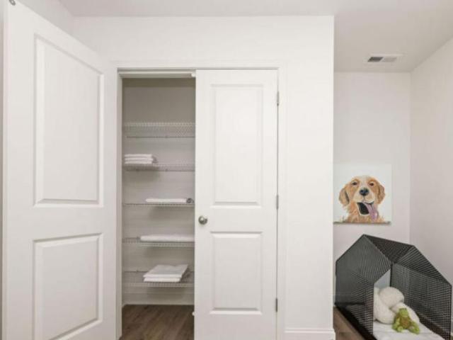 4 Br, 3 bath, Townhouse/Brownstone/RowHouse 3308 Glade Dr
