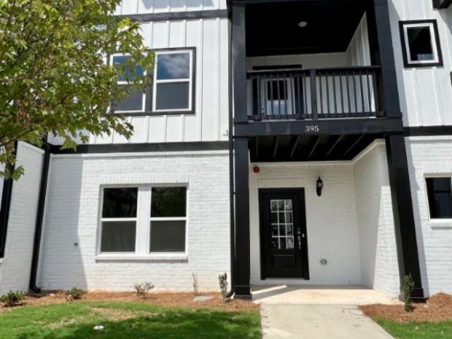 4 Br, 3 bath, Townhouse/Brownstone/RowHouse 395 Lincoln St