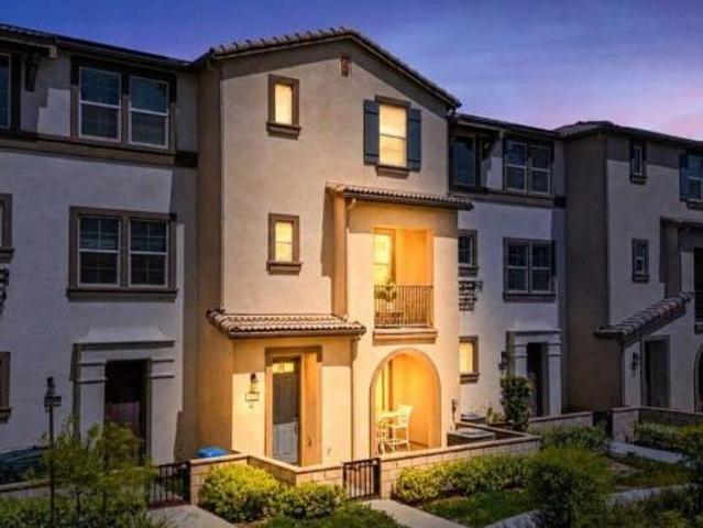 4 Br, 3 bath, Townhouse/Brownstone/RowHouse 40815 Melrose Dr