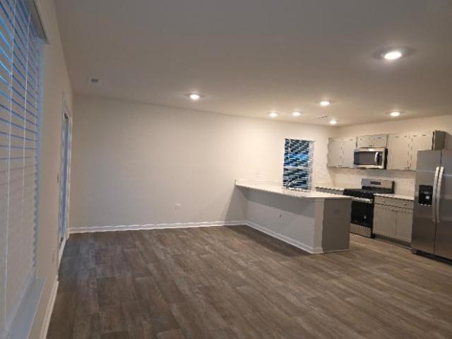 4 Br, 3 bath, Townhouse/Brownstone/RowHouse 408 Honeycutt Oaks Dr